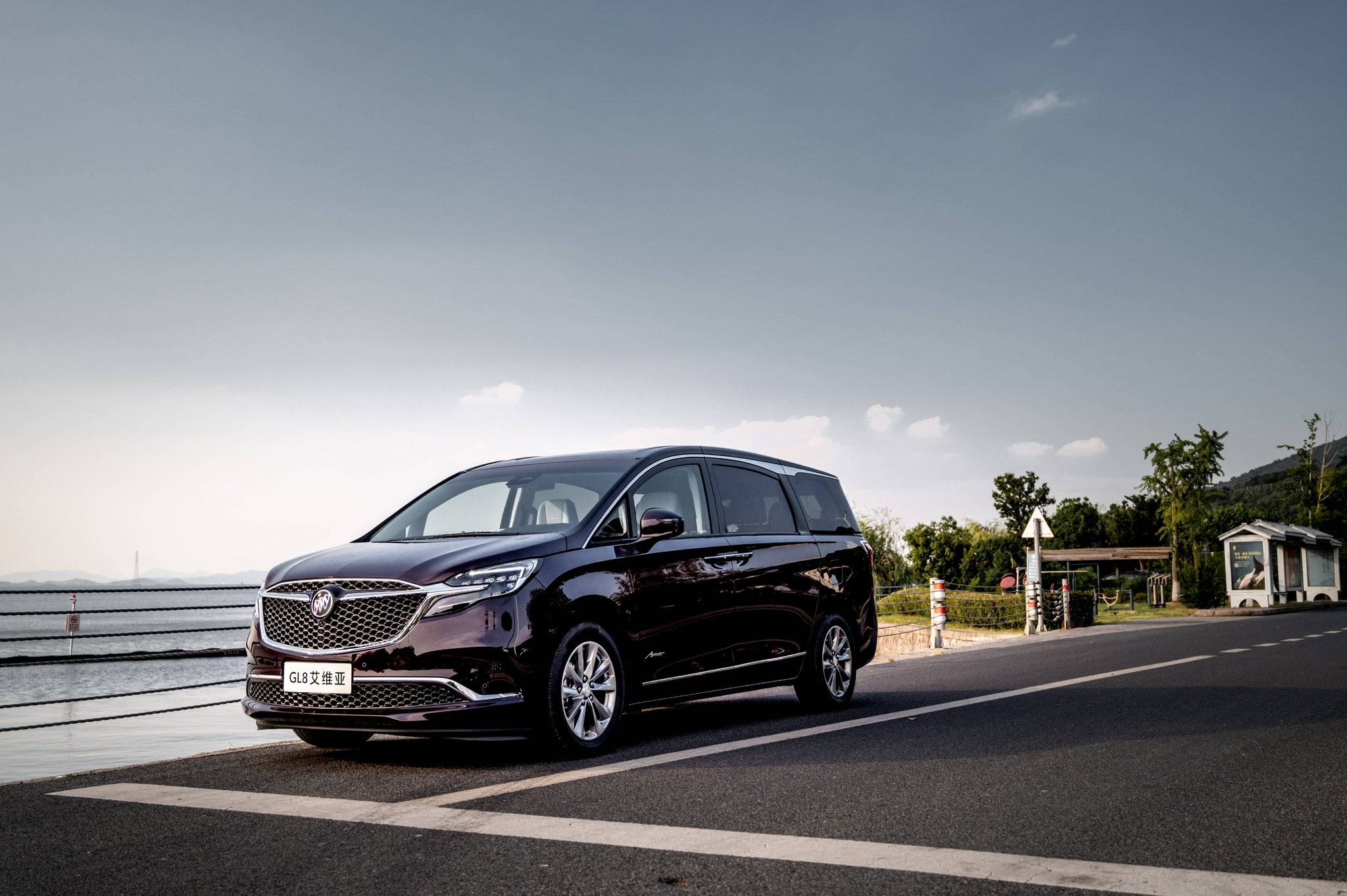 豪华“升舱”试驾2022款别克GL8艾维亚六座贤礼版