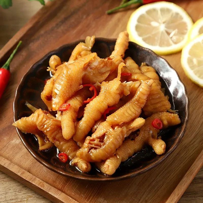 这款无骨鸡爪真的绝了！酸辣入味，Q弹有嚼劲，汤汁都喝光光！|无骨鸡爪_新浪新闻