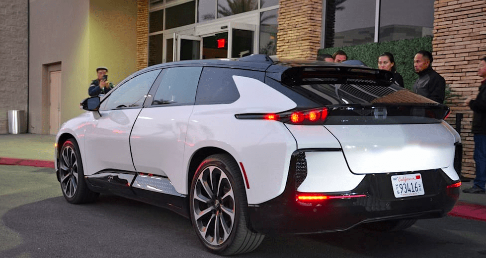 零百公里加速仅需2.39秒，还有700公里续航，带你看法拉第FF91-新浪汽车