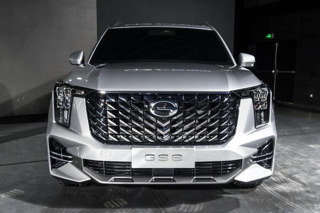 全新传祺GS8曝光，外观霸气十足，2.0T+爱信8AT动力，能火？-新浪汽车