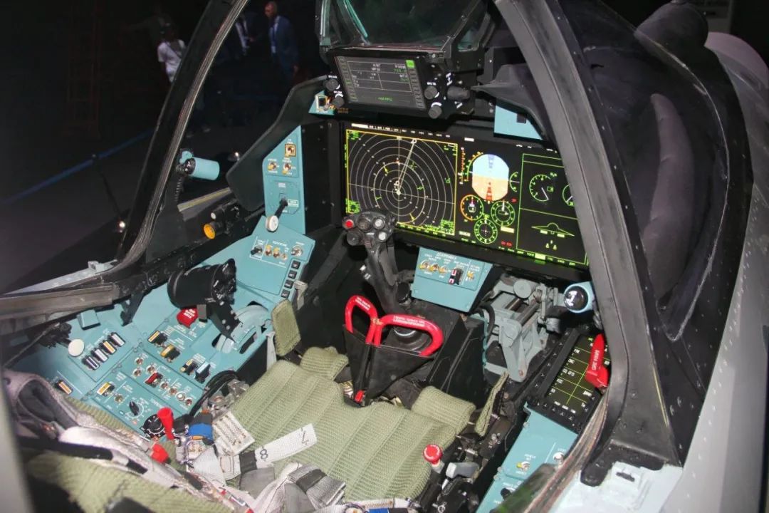 苏-57座舱变了：放弃苏-35模式，LTS跟进|苏-57|苏-35_新浪新闻