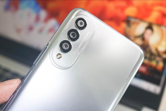 荣耀X20 SE评测：仅售1799元，性能均衡毫无短板可言！__财经头条