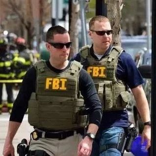 “FBI，快开门”，英文如何翻译？_新浪新闻