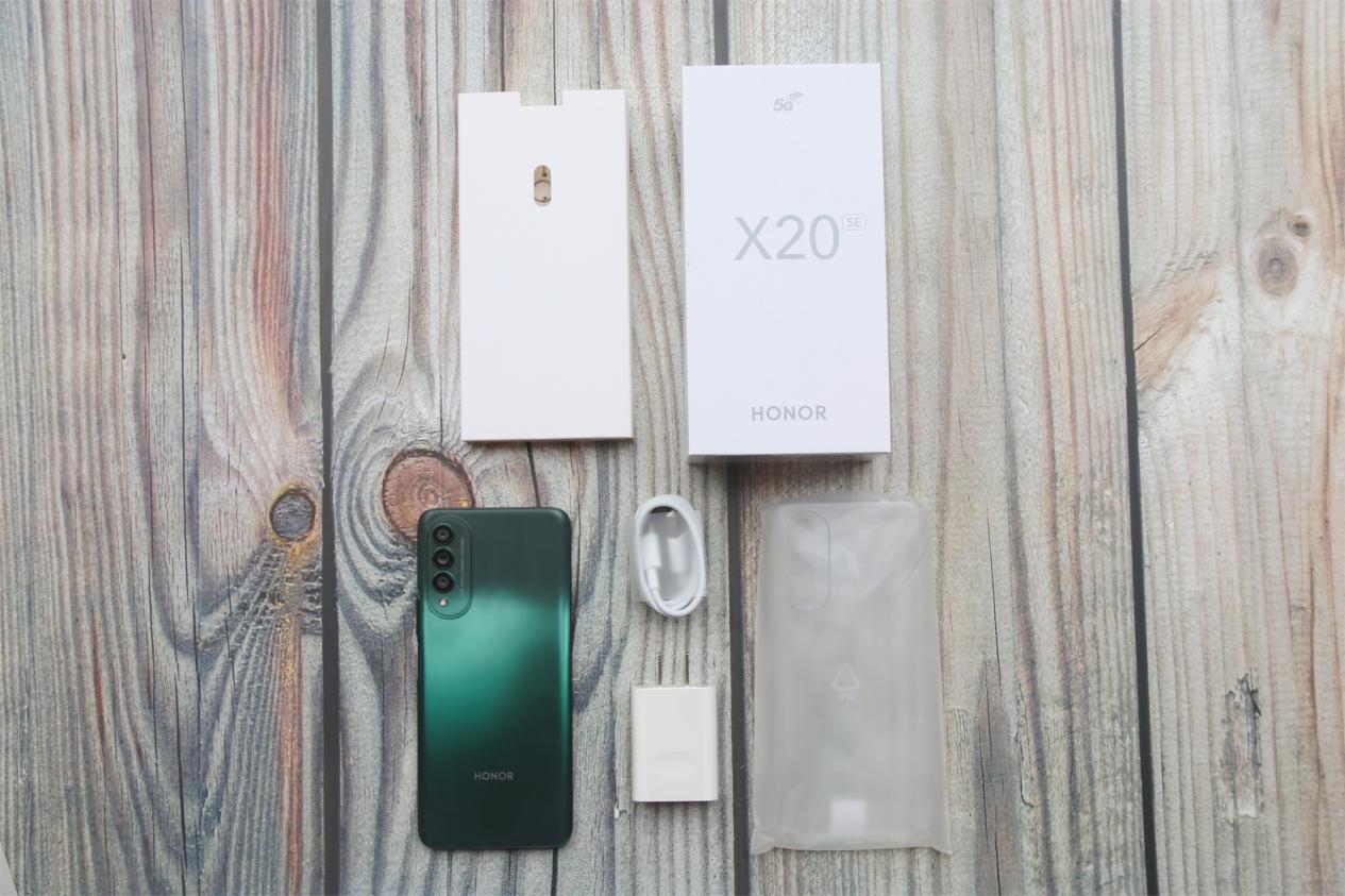 高屏占比带来视觉享受，6400万三摄+3D四曲面，荣耀X20 SE评测__财经头条