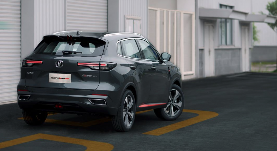 全面进化，第二代长安CS55PLUS预售10.69万起，要火不难