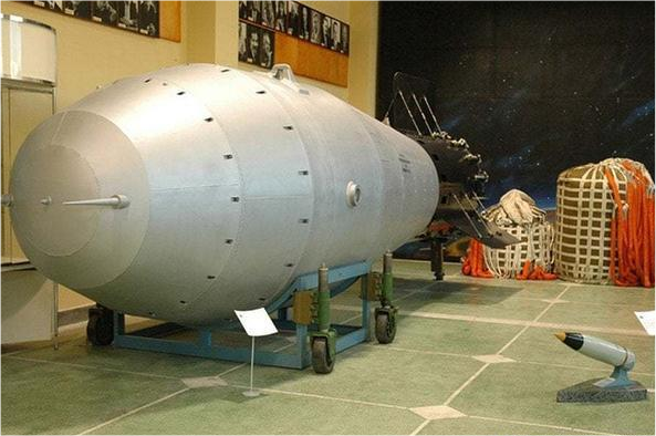 若只有原子弹，没有氢弹，世界会是什么样子？