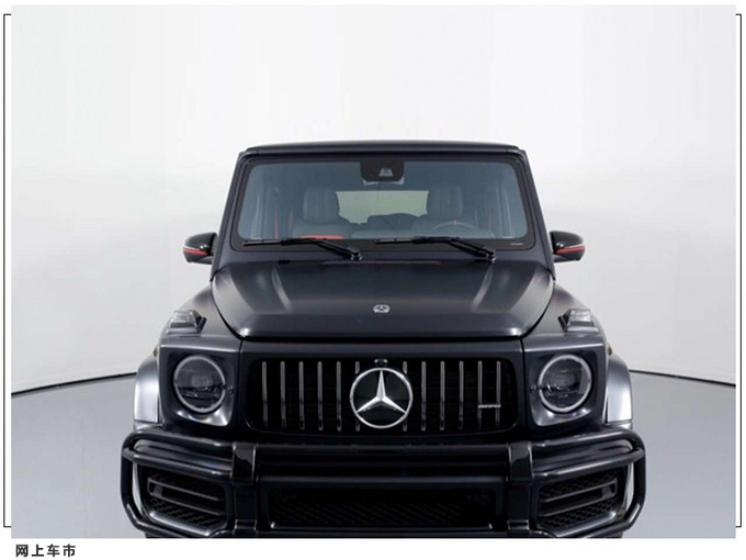 奔驰大G海外实拍曝光！搭4.0T引擎，造型硬派，标配“三把锁”