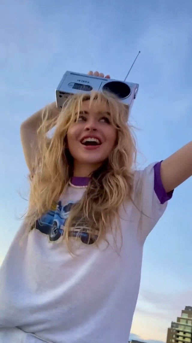 Sabrina Carpenter 发ins分享新单片段试听_新浪新闻