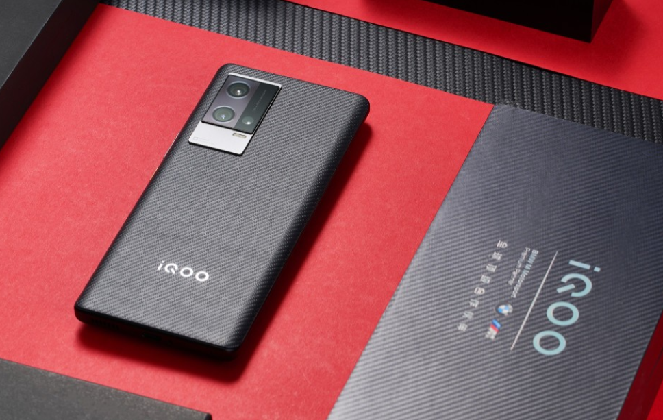 追《扫黑风暴》的最佳选择？iQOO 8 Pro的屏幕“有一套”__财经头条