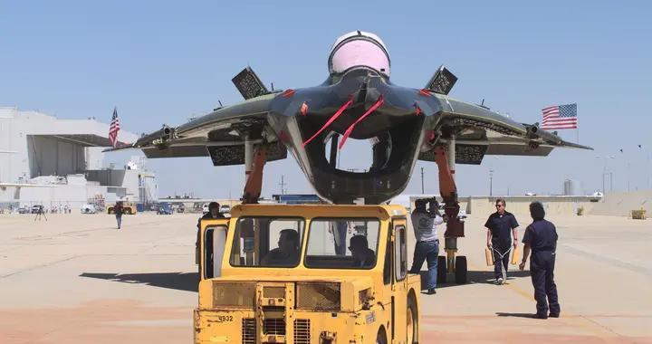 YF23和X32合体？一个败给F22一个败给F35，如果这样改可能不会输|波音|合体|蛤蟆_新浪新闻