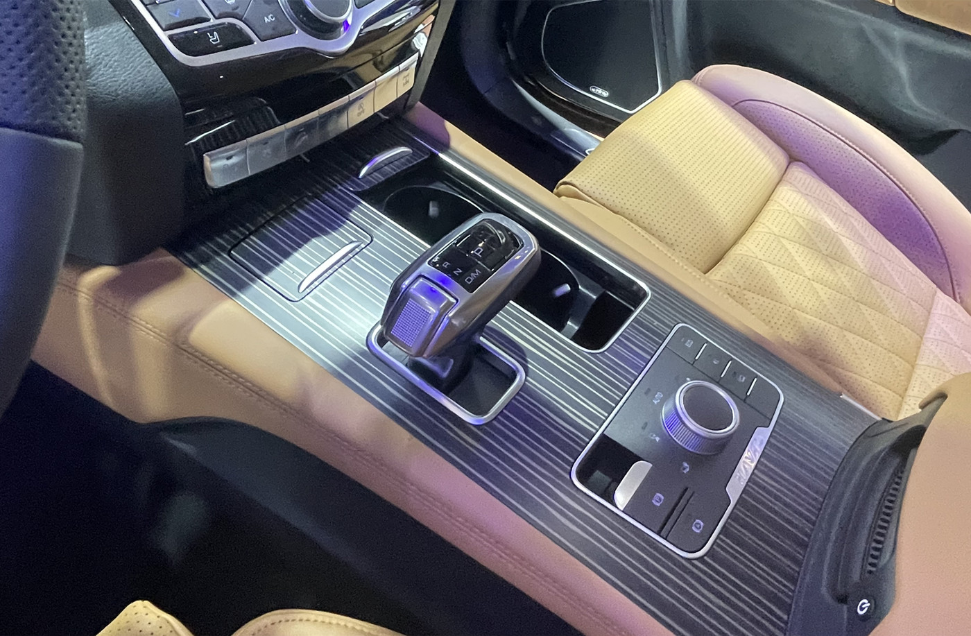 无缘3.0T V6动力，新款哈弗H9亮相成都车展，升级12.3英寸中控屏-新浪汽车