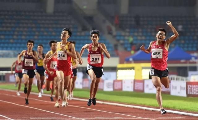 中国男子1500米「历史最快十强」__财经头条