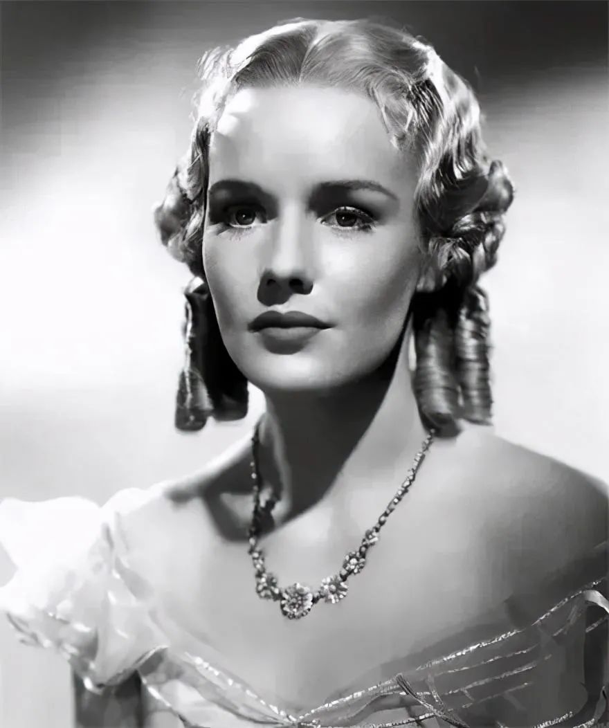 帮她们温柔拭泪的人，只是精明的伪装者？|布兰妮|弗朗西斯_新浪新闻