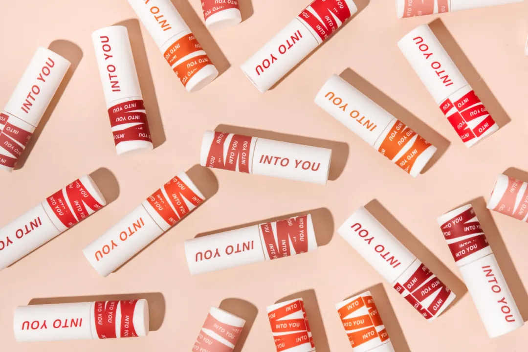 新锐洞察㉕|INTO YOU创始人文冲：在唇部彩妆市场闯出成绩__财经头条