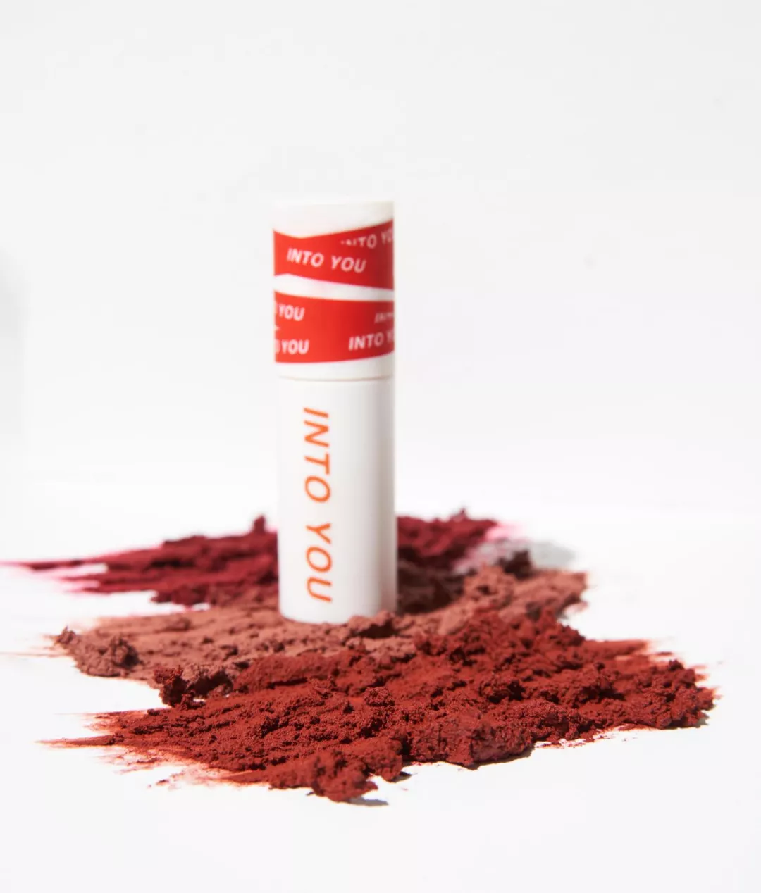 新锐洞察㉕|INTO YOU创始人文冲：在唇部彩妆市场闯出成绩__财经头条