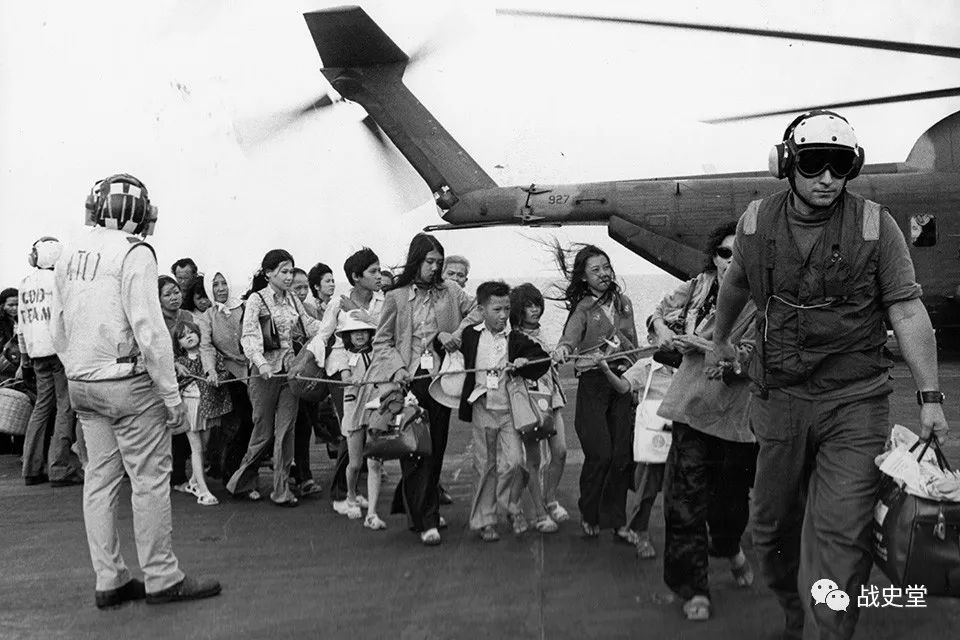 西贡撤退名场面：黎邦少校劫机大逃亡！一家7口冒险降落美军航母