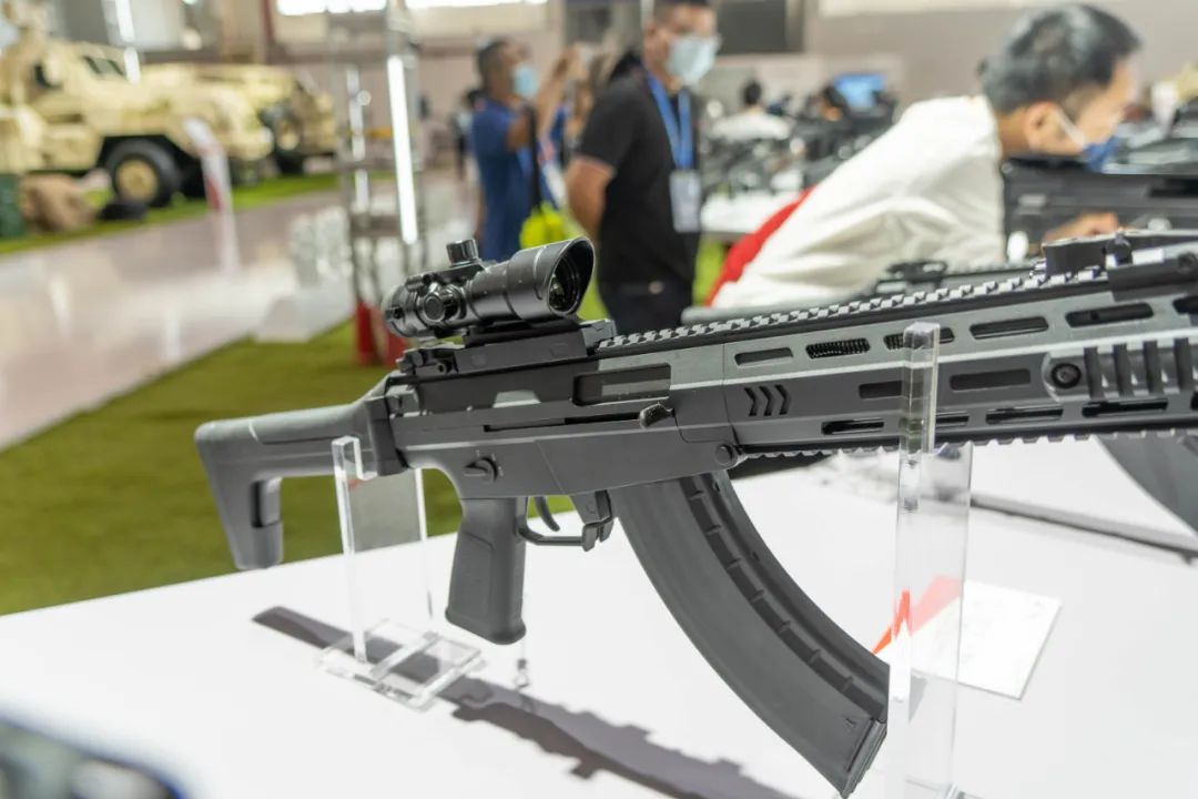 枪械大赏：“珠海航展”枪械展区全收录！（高清大图，喜欢自取）|珠海航展_新浪新闻