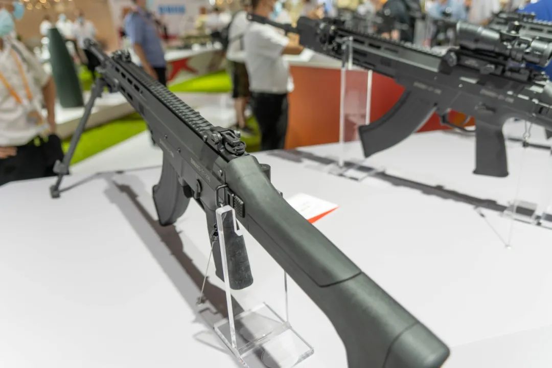 枪械大赏：“珠海航展”枪械展区全收录！（高清大图，喜欢自取）|珠海航展_新浪新闻