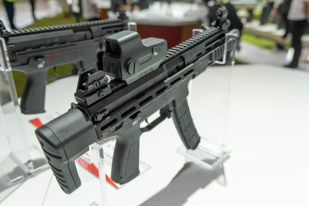 枪械大赏：“珠海航展”枪械展区全收录！（高清大图，喜欢自取）|珠海航展_新浪新闻
