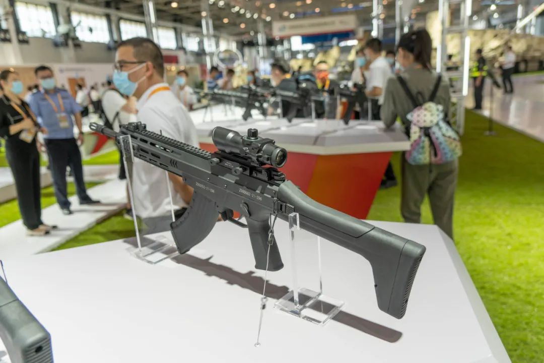 枪械大赏：“珠海航展”枪械展区全收录！（高清大图，喜欢自取）|珠海航展_新浪新闻