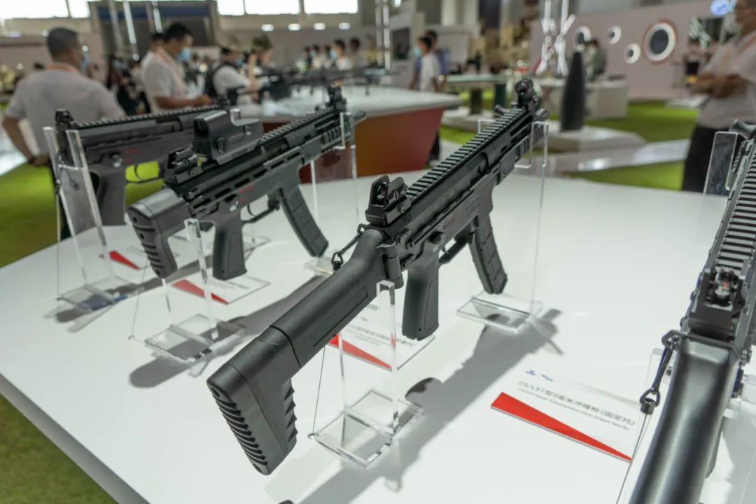 枪械大赏：“珠海航展”枪械展区全收录！（高清大图，喜欢自取）|珠海航展_新浪新闻