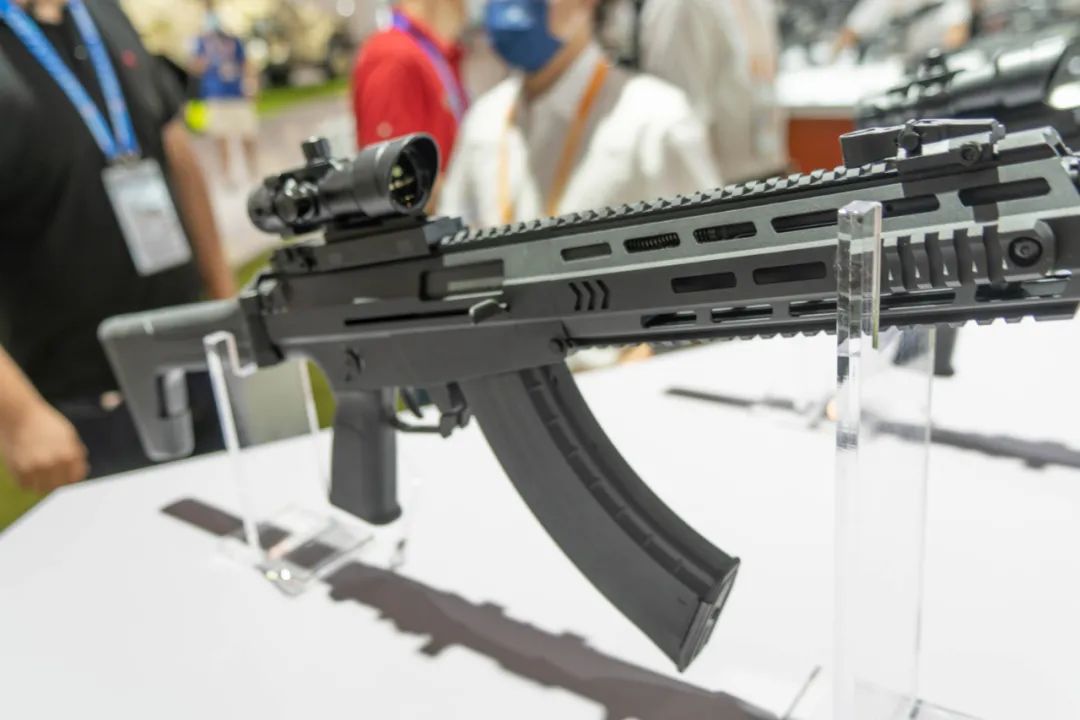 枪械大赏：“珠海航展”枪械展区全收录！（高清大图，喜欢自取）|珠海航展_新浪新闻