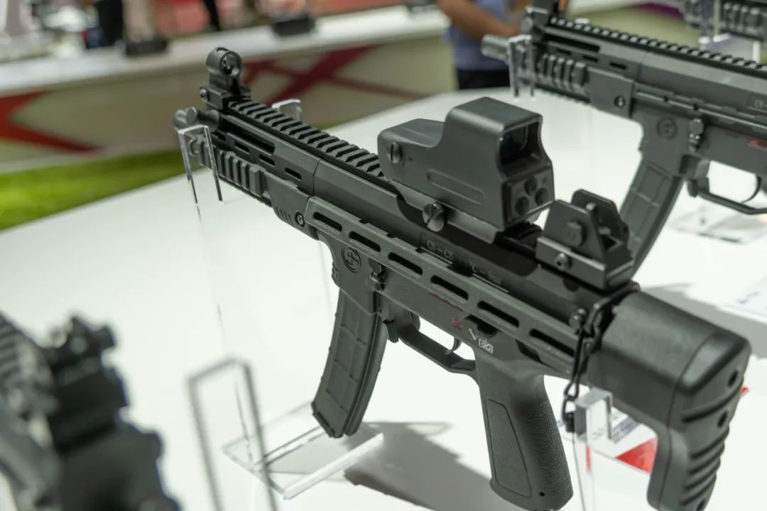 枪械大赏：“珠海航展”枪械展区全收录！（高清大图，喜欢自取）|珠海航展_新浪新闻