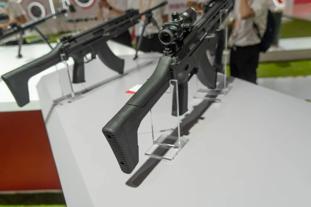 枪械大赏：“珠海航展”枪械展区全收录！（高清大图，喜欢自取）|珠海航展_新浪新闻
