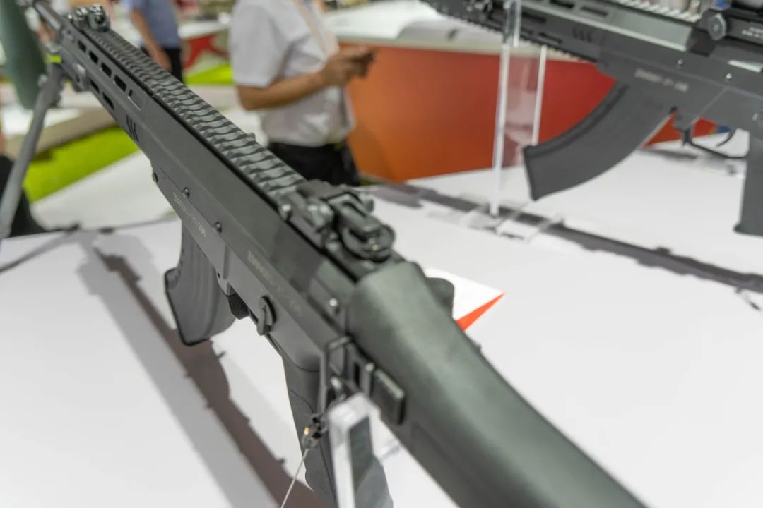 枪械大赏：“珠海航展”枪械展区全收录！（高清大图，喜欢自取）|珠海航展_新浪新闻