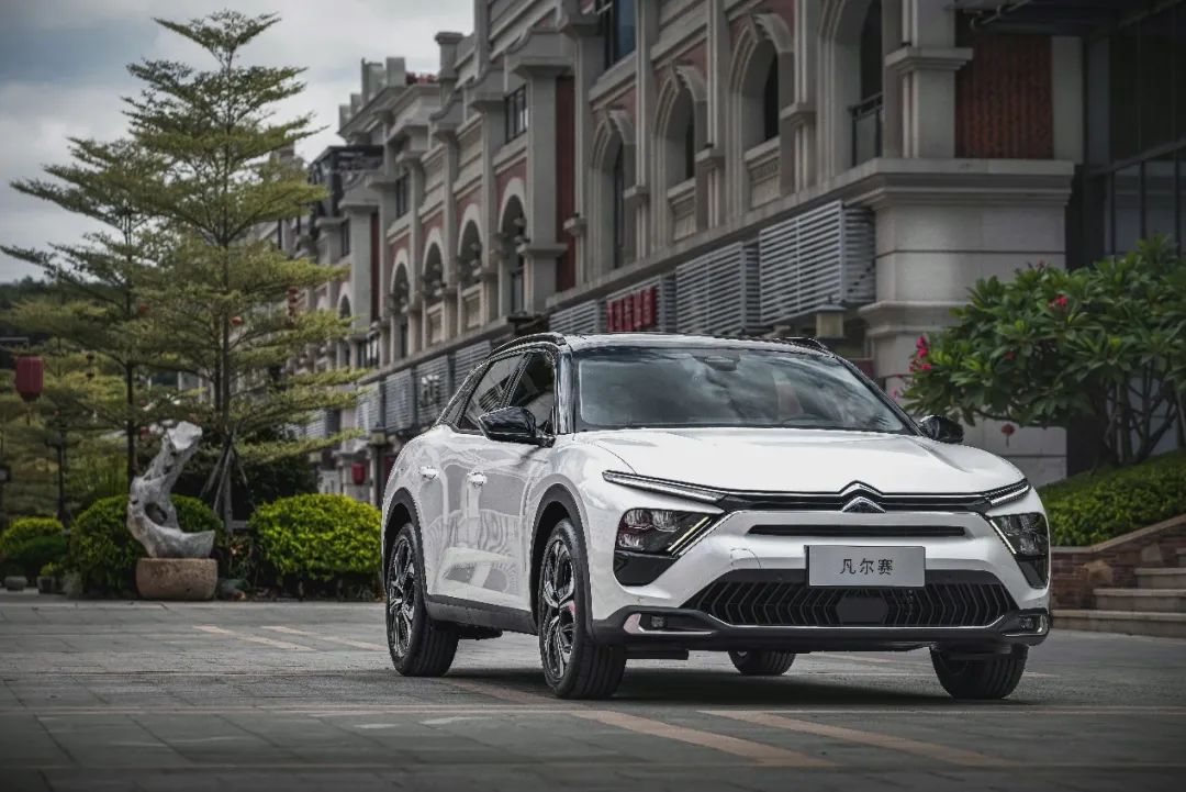 “入门即高配”的雪铁龙凡尔赛C5X，怎么选性价比最高？__财经头条