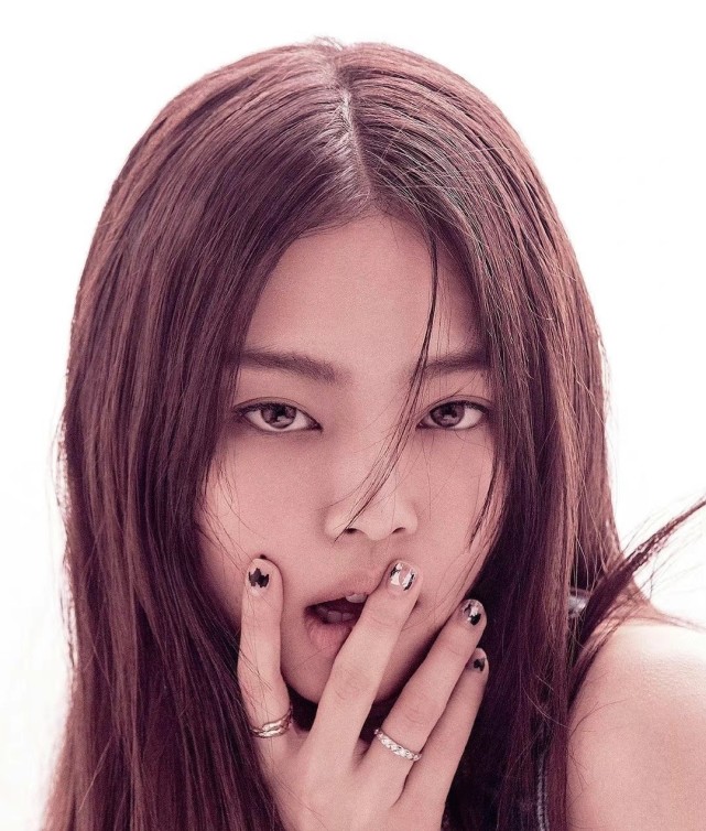 jennie时尚六连拍曝光，被吐槽土味满满，这个颜值真的可以吗__财经头条