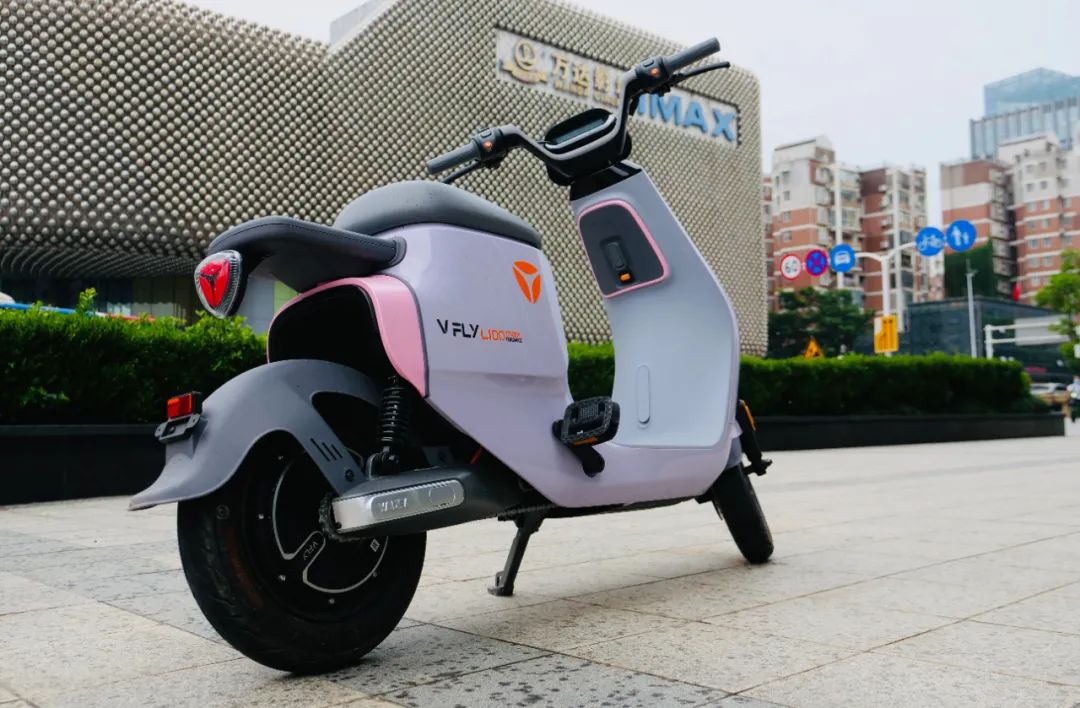 智能出行新物种！雅迪VFLY L100MAX体验|智能出行_新浪新闻