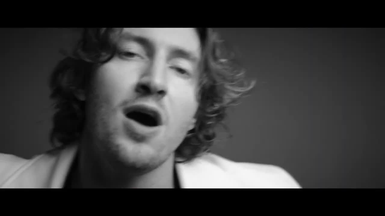 好听！澳洲创作男歌手Dean Lewis新单Looks Like……_新浪新闻