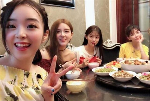 LPL解说金花火出圈？Rita出个人全新单曲，封面大片这身材美绝了__财经头条