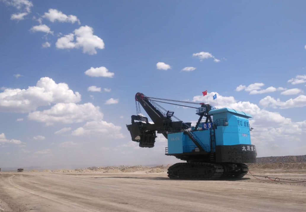 足有6个姚明那么高，这一超级挖掘机，一天能挖掉一座大山