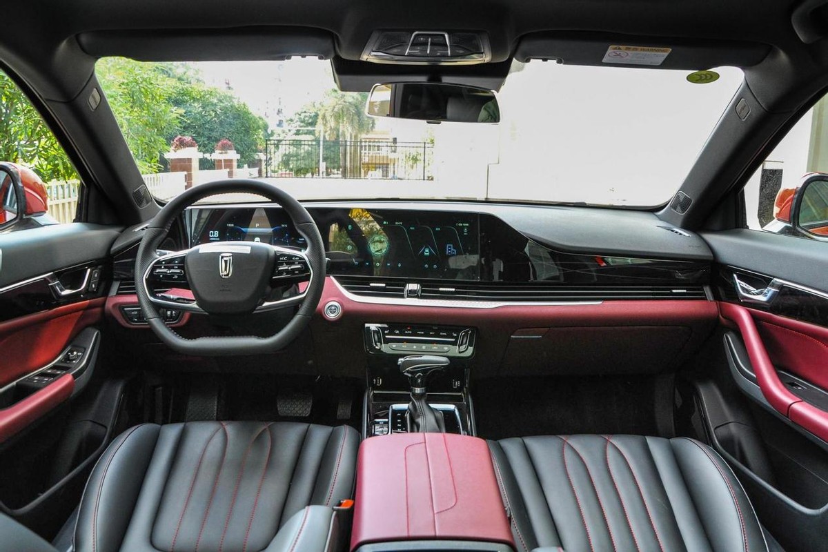 一汽这次厚道了，新奔腾B70换装2.0T+爱信6AT，仅13.59万起-新浪汽车