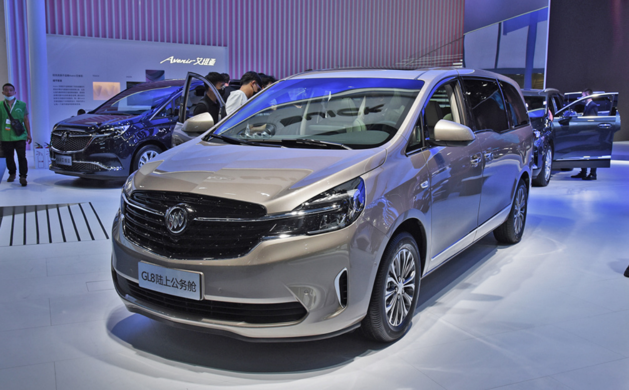 刚上市的丰田赛那SIENNA，对比别克GL8、大众威然，怎么选？-新浪汽车