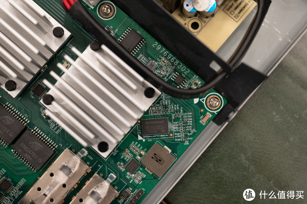 来自经典款的升级 网件 NETGEAR MS510TXM 万兆网管交换机开箱拆解及测试__财经头条