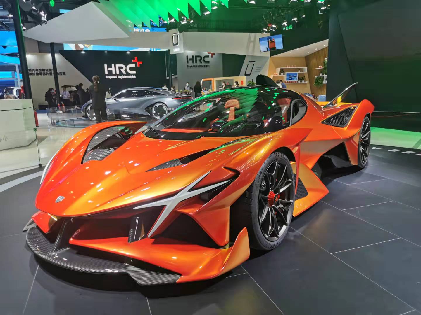 全球限量10台的Apollo EVO全球首秀，气泡式座舱、六角形尾翼，堪称超跑界“战斗机”