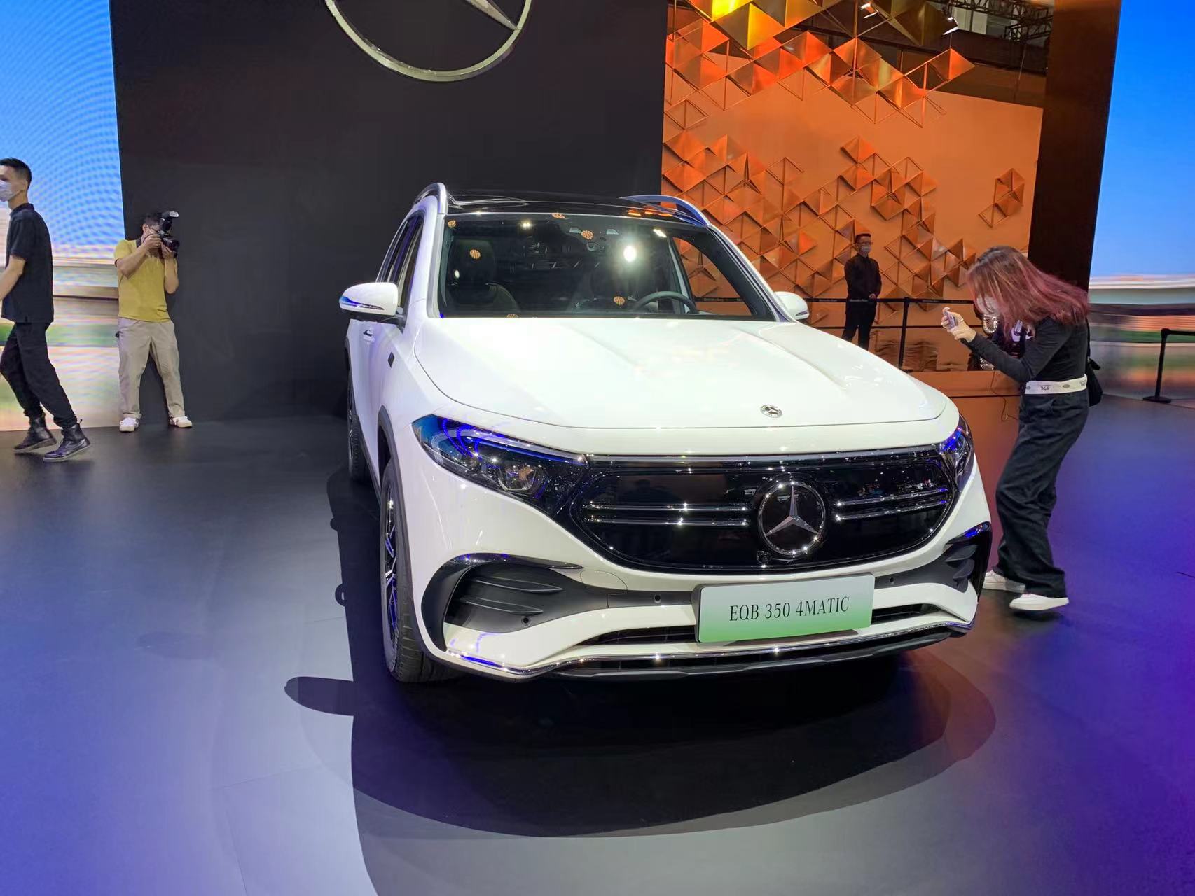 2021广州车展 奔驰EQA/EQB分别上市一款车型 家族气息浓郁__财经头条