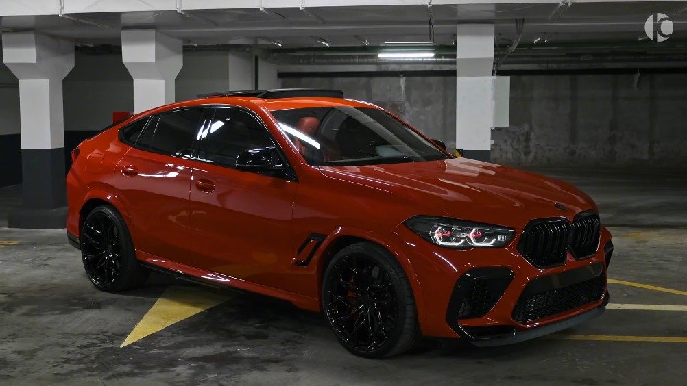 “正片”从1分30秒开始，大家感受下改装了Akrapovic排气的X6M……|_新浪新闻