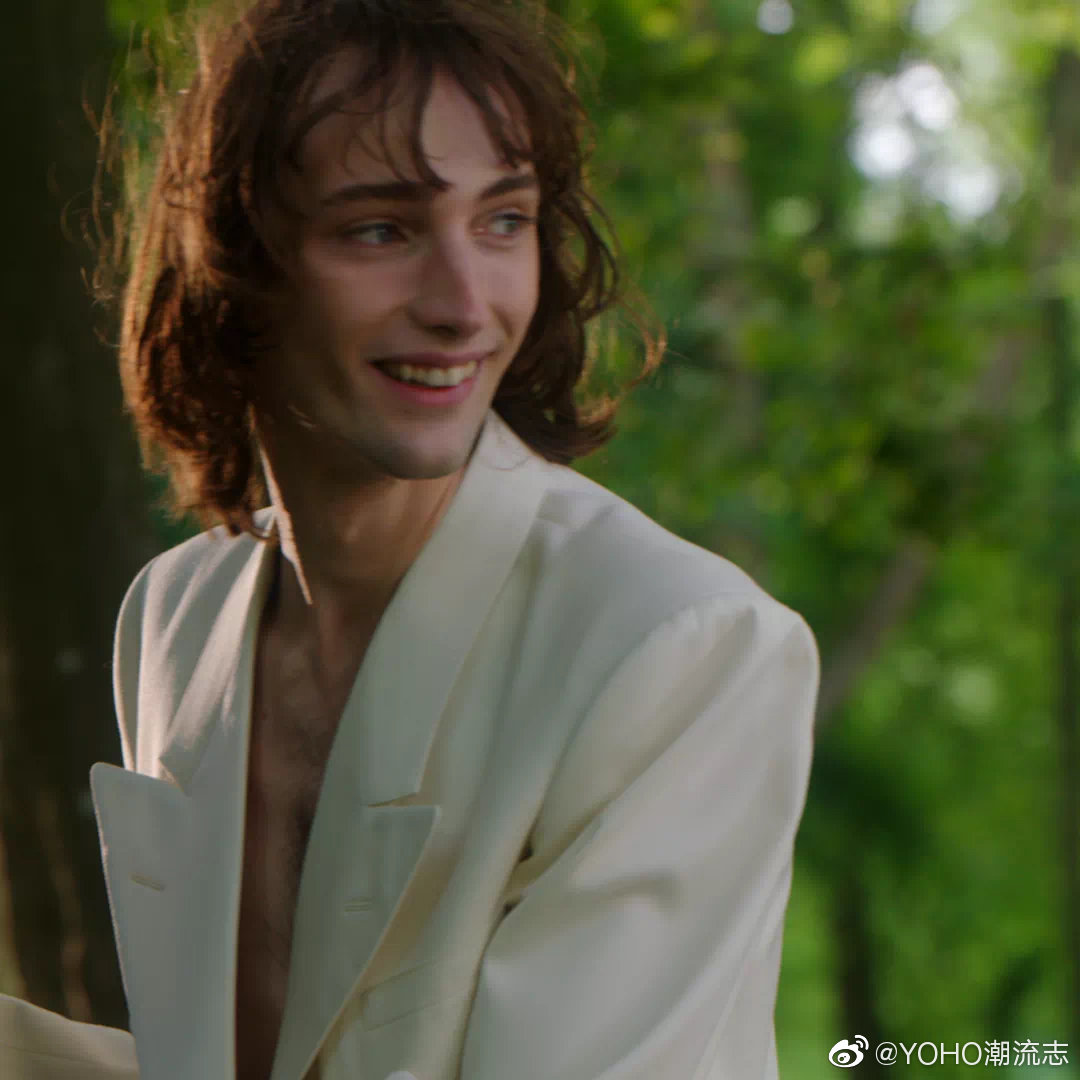 2021 年秋季，Maison Margiela 呈献全新 Icons 经典系列……