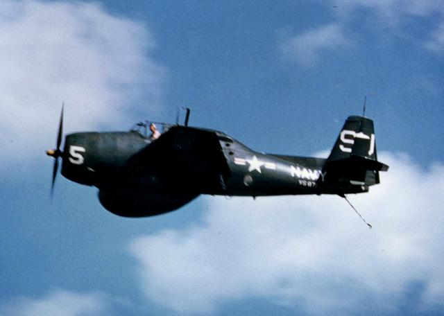 世界上第一种预警机TBM-3W载雷达警戒机