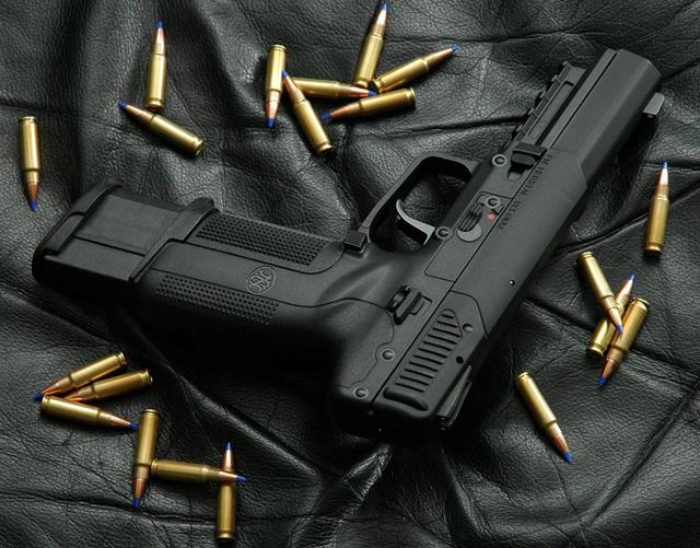 防弹衣在它面前像纸一样，浅谈比利时FN57手枪，刷新手枪新概念