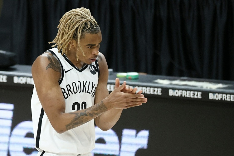 克拉克斯顿：缺阵期间最艰难的是掉称 看着镜子里的自己不断变小__财经头条