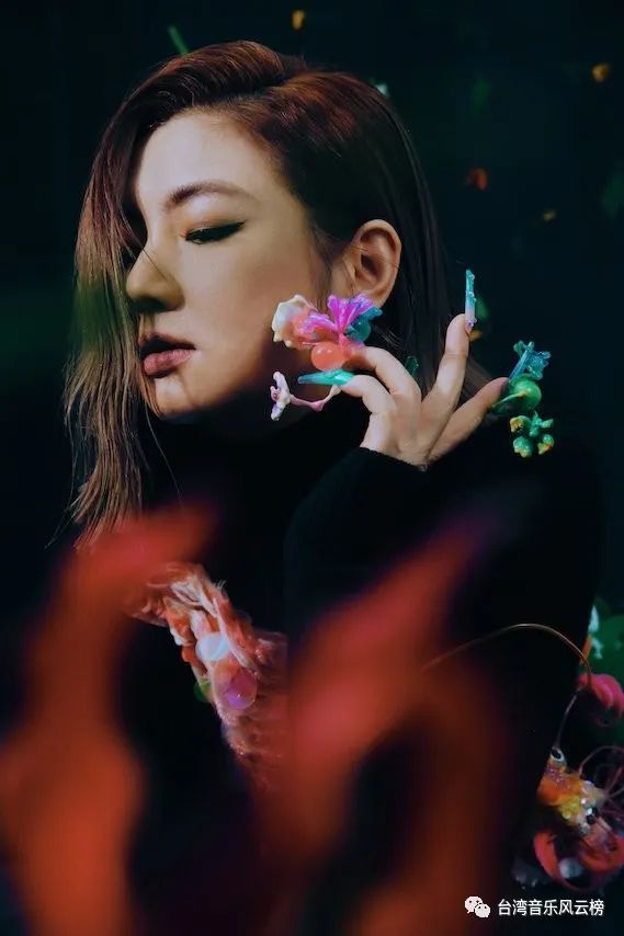 Selina推新EP，宣告「往美的路自己做主！」|Selina_新浪新闻