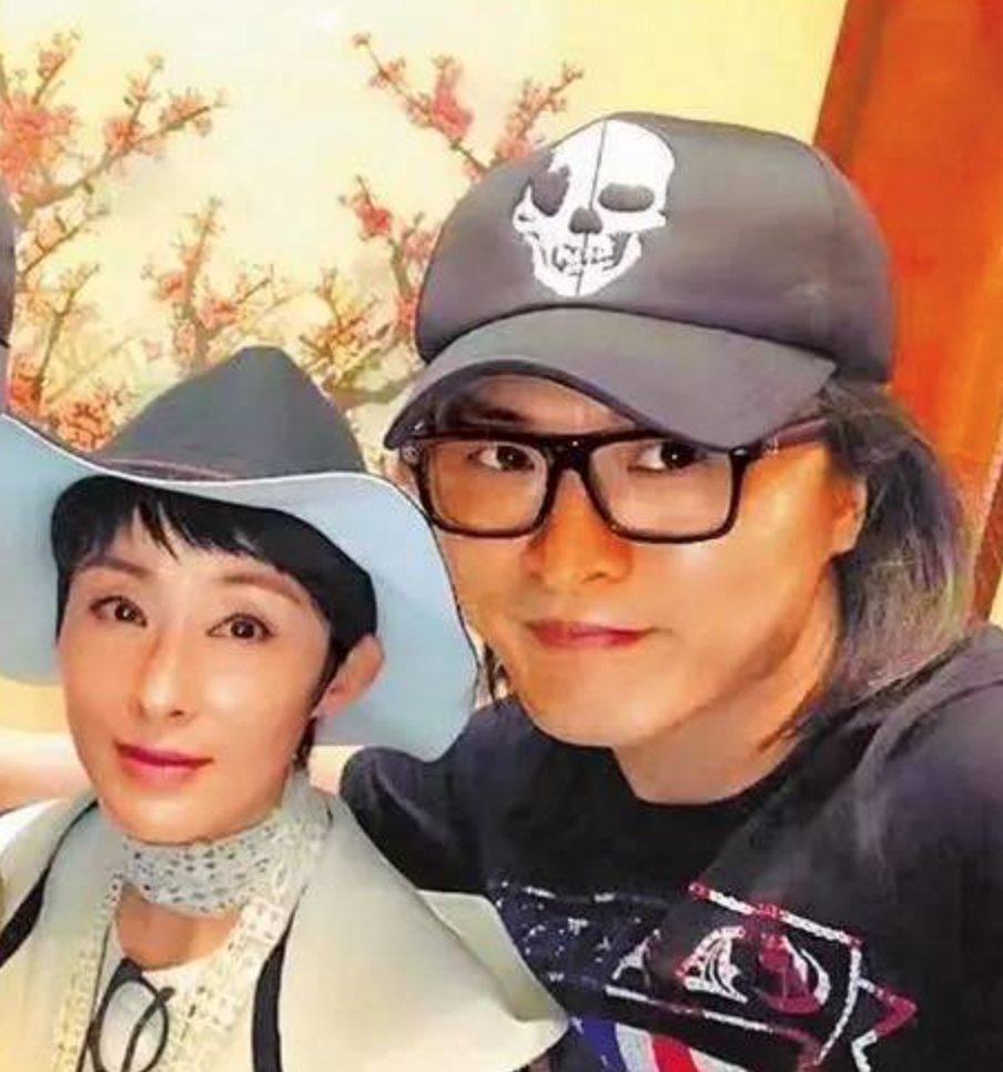 绝了，全网没一个人帮她老公说话...