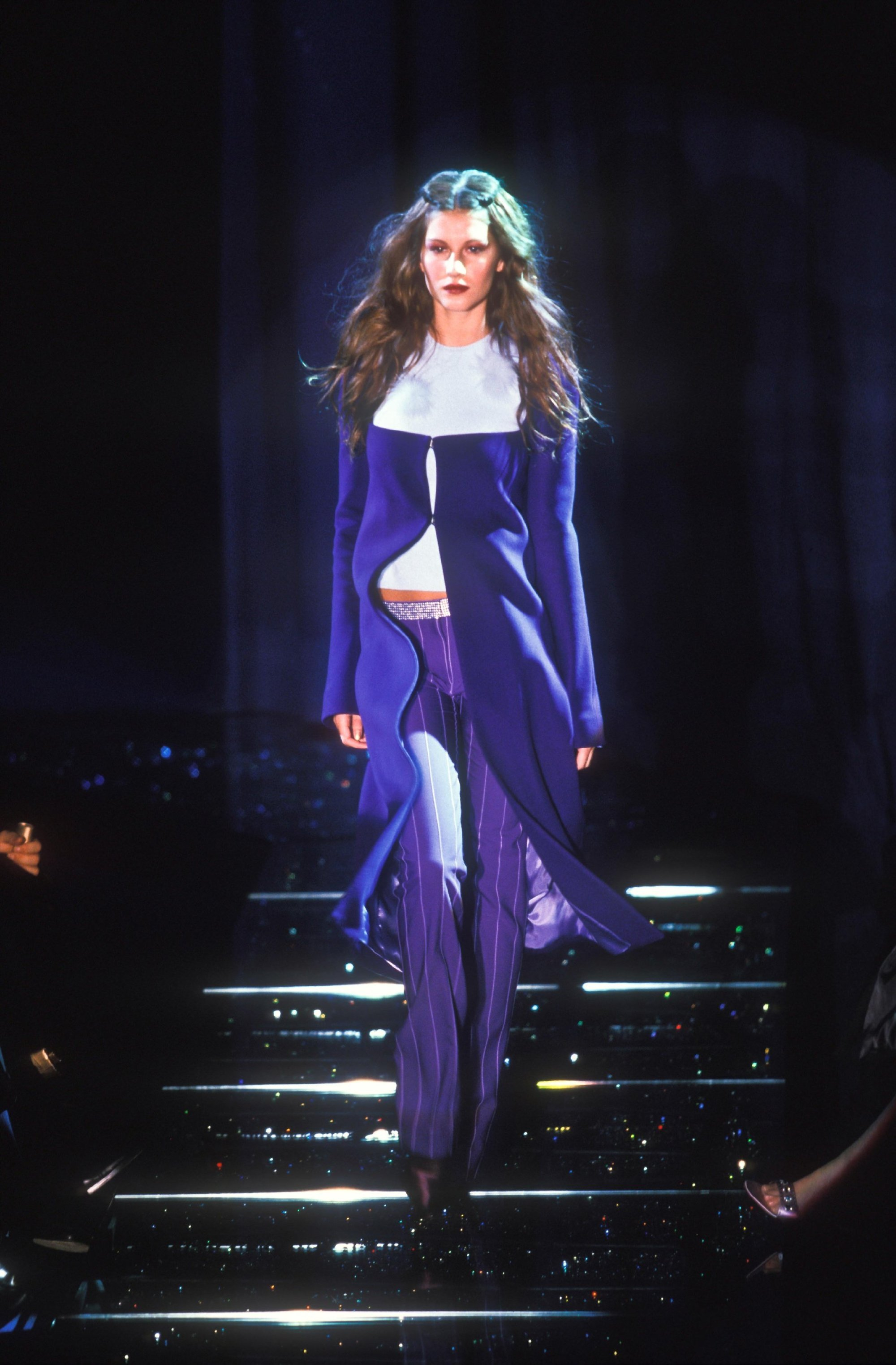 吉赛尔·邦辰at Versace F/W 1998 1998年……|吉赛尔·邦辰|Versace_新浪新闻