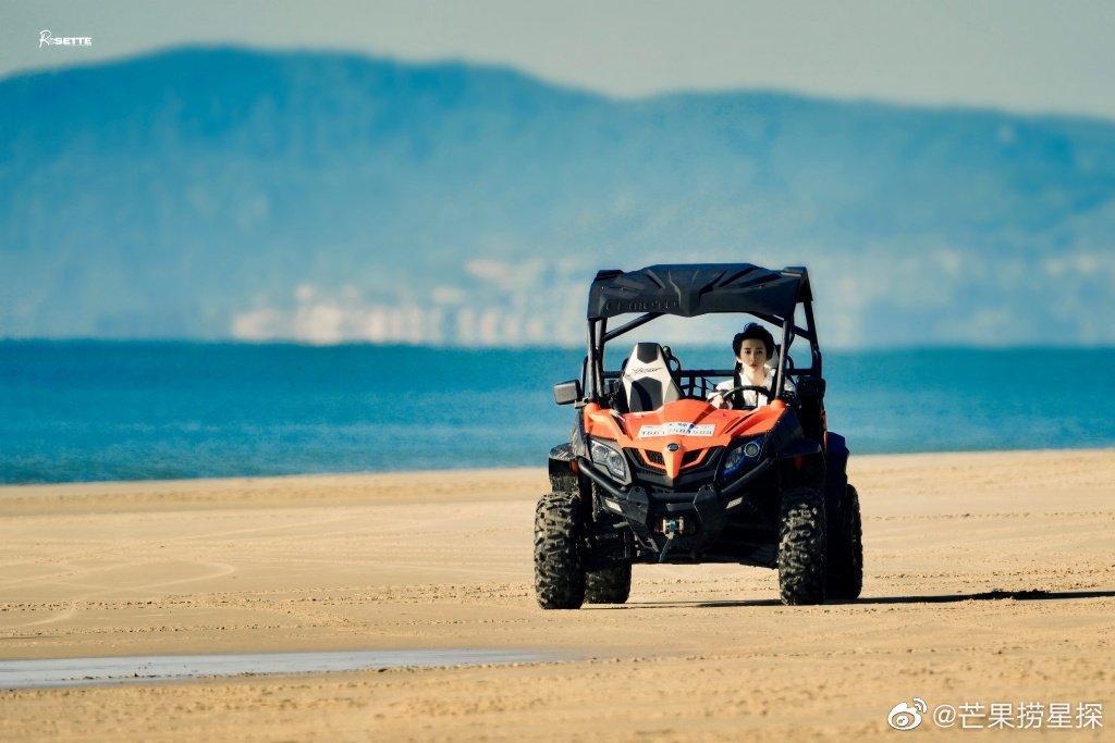刘宇热雪浪录制饭拍~ 海边兜风好帅啊！