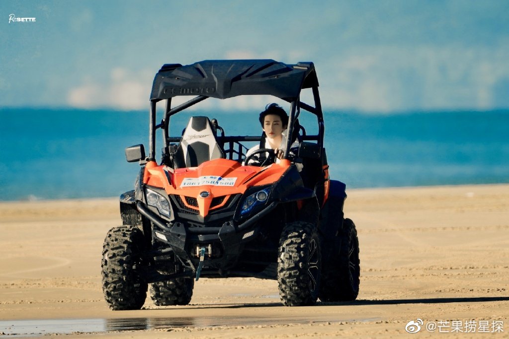 刘宇热雪浪录制饭拍~ 海边兜风好帅啊！